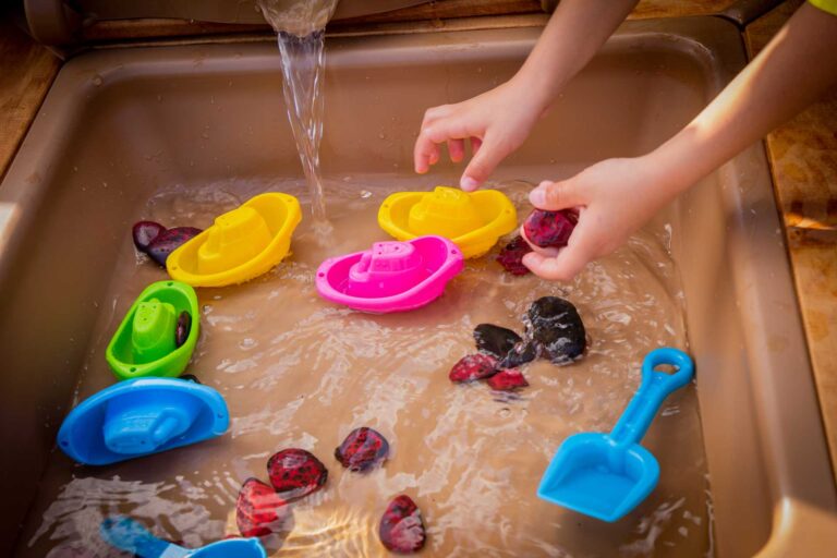 Making a Splash: The Benefits of Water Play for Children - Creative ...