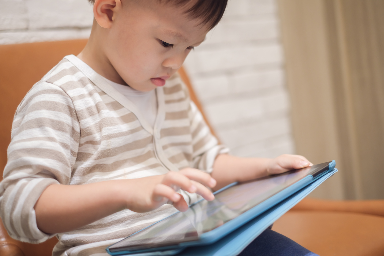 Screen Time for Toddlers: Expert Guidelines & Parent Tips