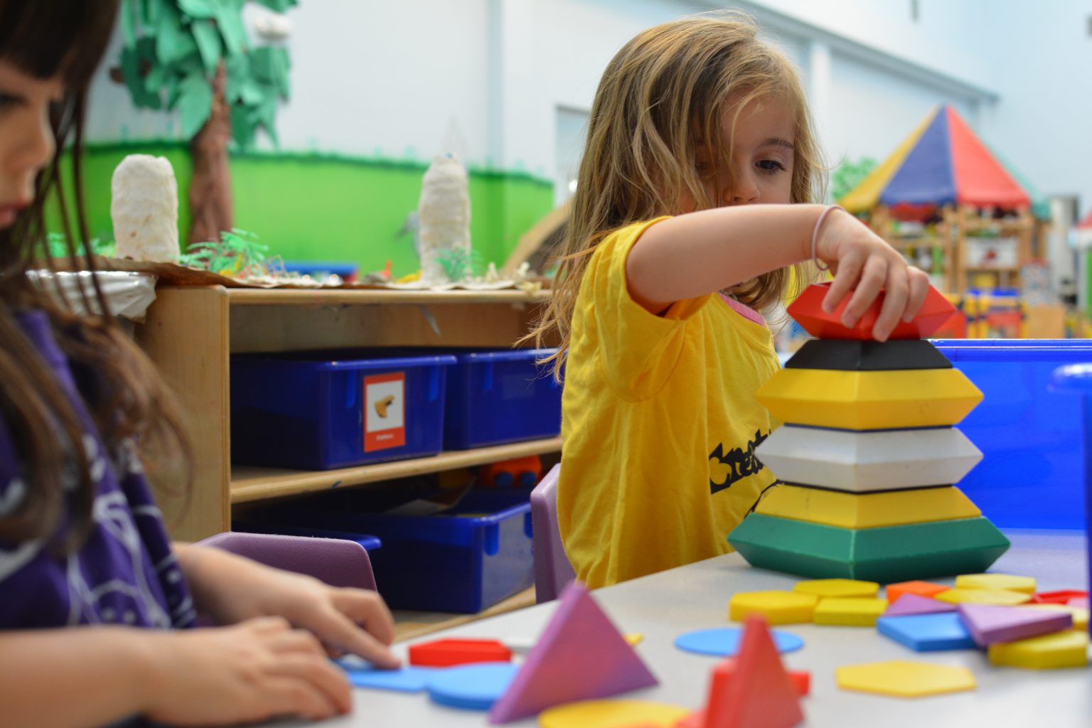 How Inquiry-Based Learning Sparks Curiosity in Preschoolers